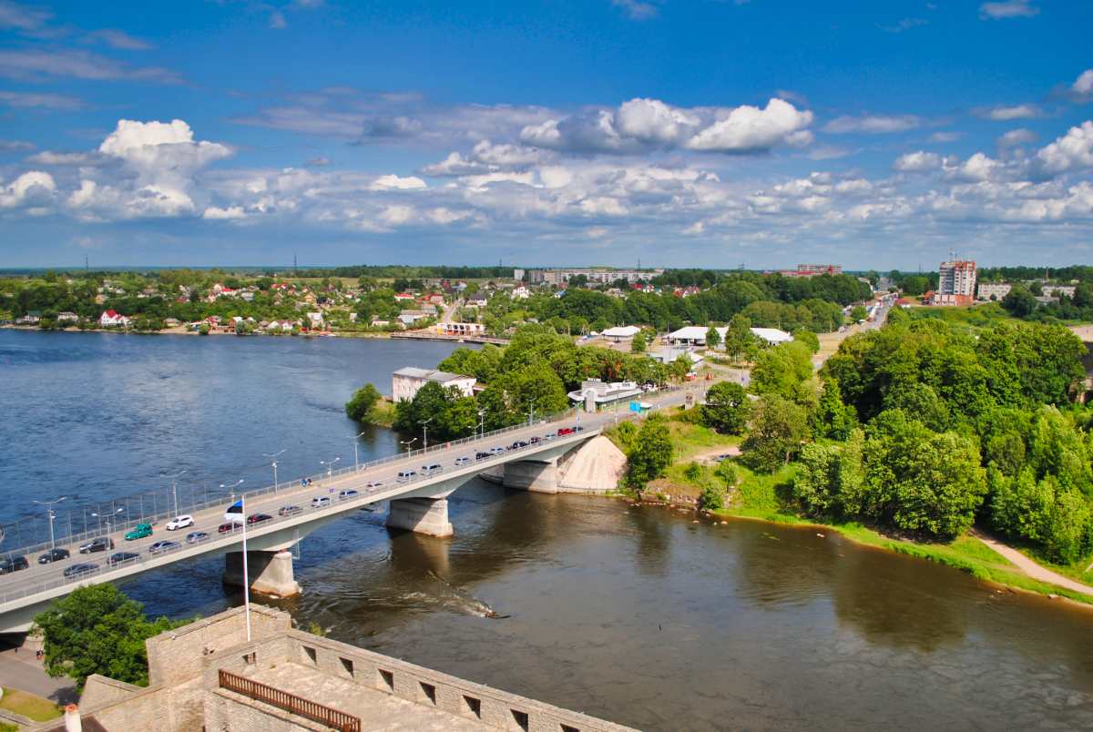 Narva Estonia – Visiting the EU border cityGrenze